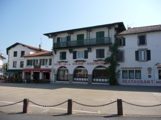 el pueblo de ascain en el sur de francia